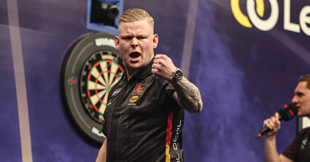 Mike de Decker stunt voor eigen publiek tegen Luke Humphries; Gerwyn ...