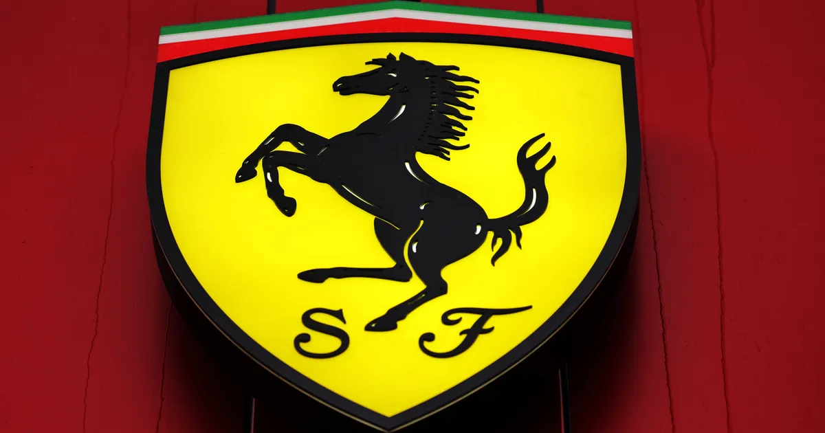 Bizarre scenes: Ferrari driver gets angry and starts throwing punches ...