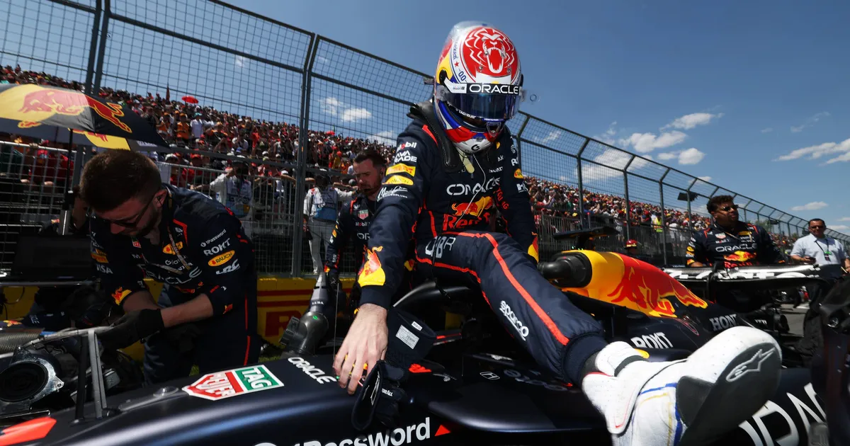 WK-stand coureurs | Verstappen loopt flink in op Norris na crash met Piastri