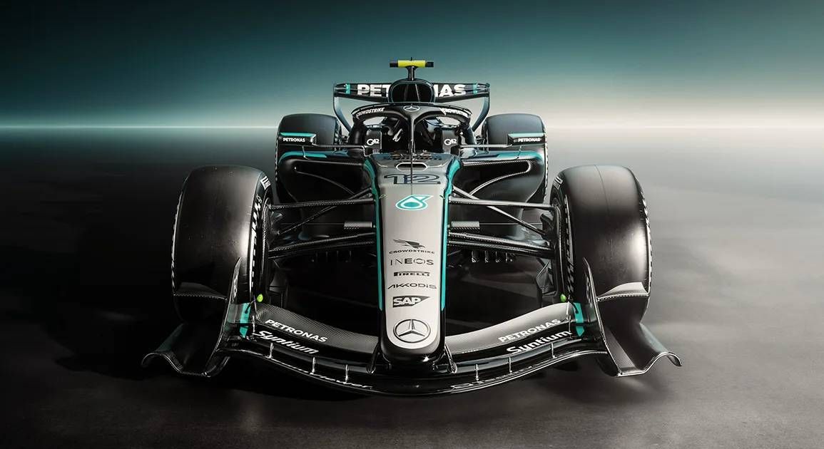 The new Mercedes on track at Silverstone: the first images