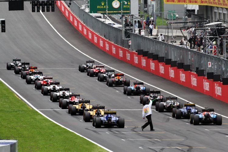 GRANDPRIX247 | Scrutineered: How big should F1 fields be?