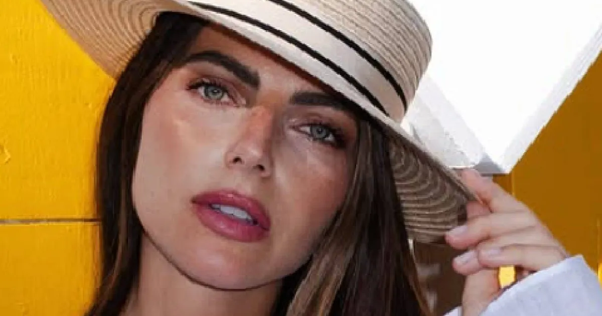 Kelly Piquet negeert iedereen en draagt lekker wat ze zelf wil