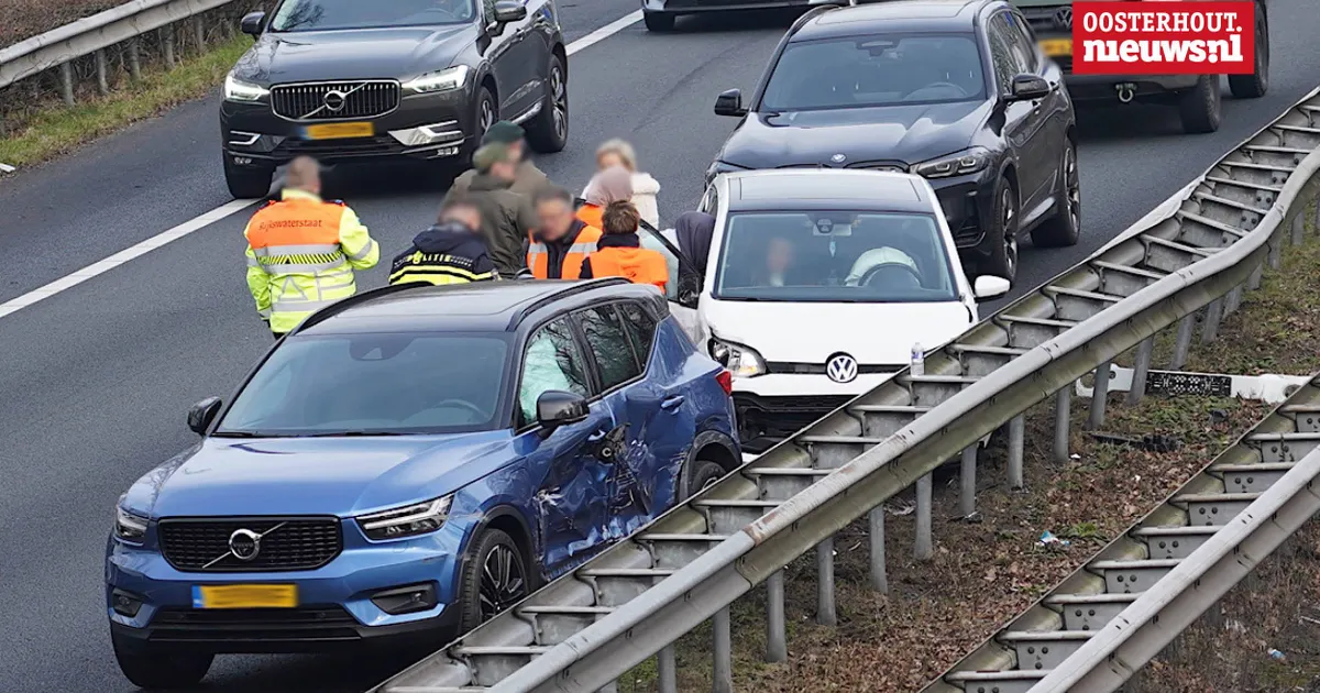 Ongeluk op A27 bij Oosterhout zorgt voor file