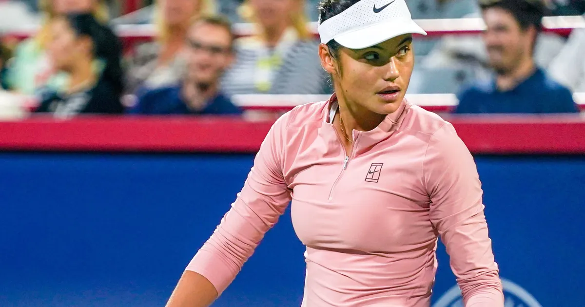 Emma Raducanu worryingly bursts into tears during her Korea Open match