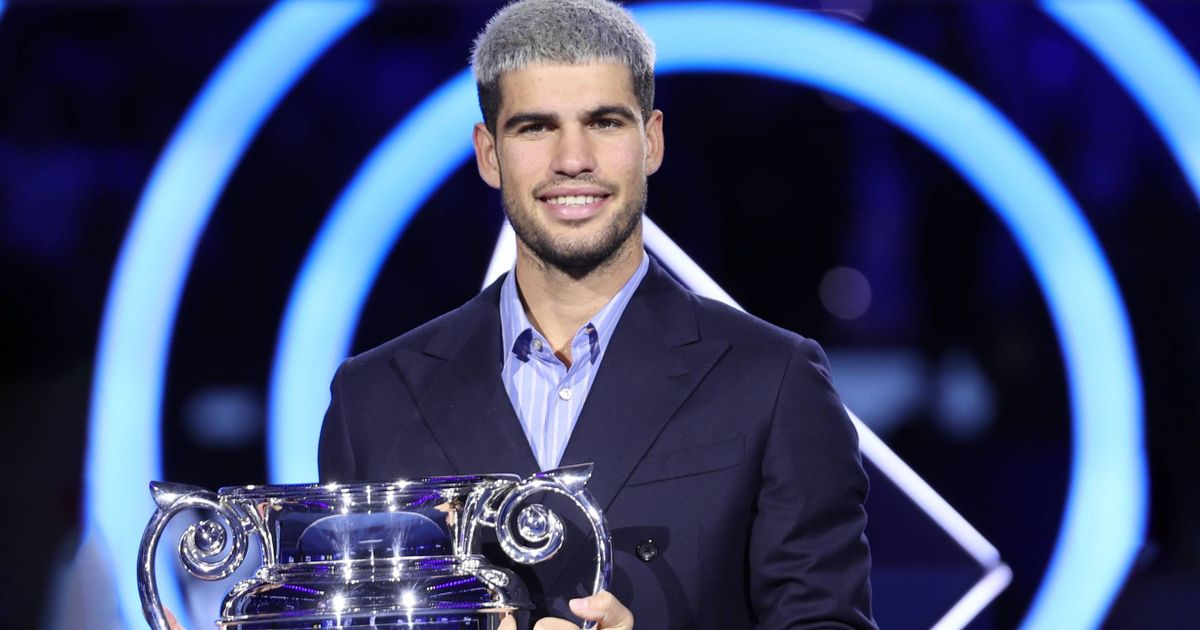 Carlos Alcaraz called out for how he dressed at year-end No. 1 ceremony