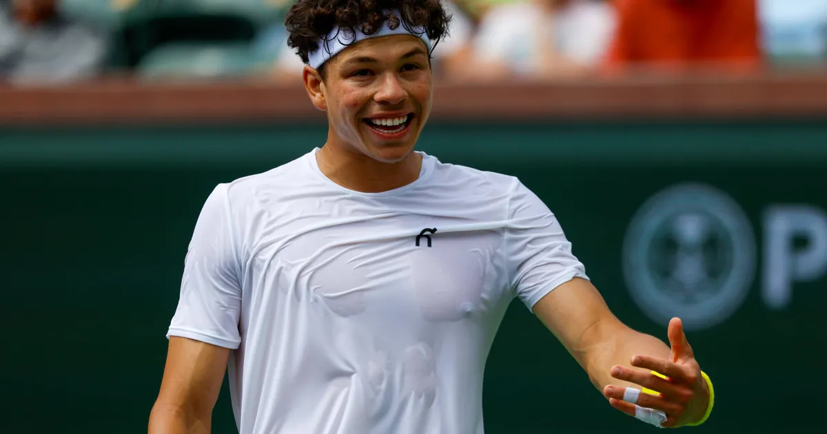 Ben Shelton and Daniil Medvedev showcase basketaball skills, Iga ...