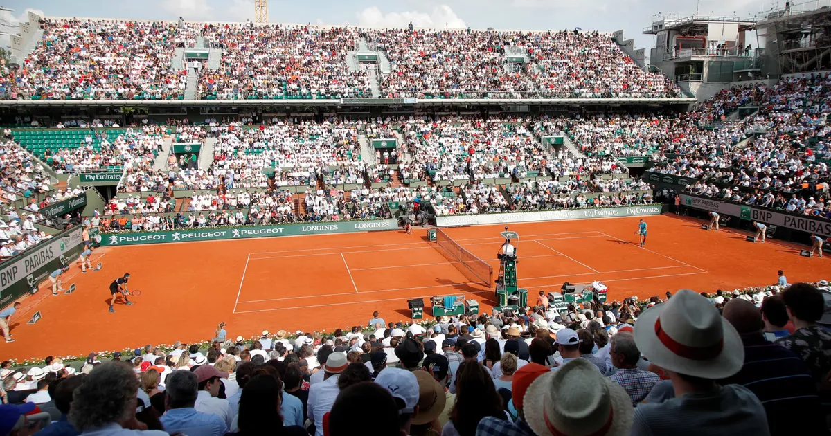 First rain delay of 2025 French Open as players forced off court