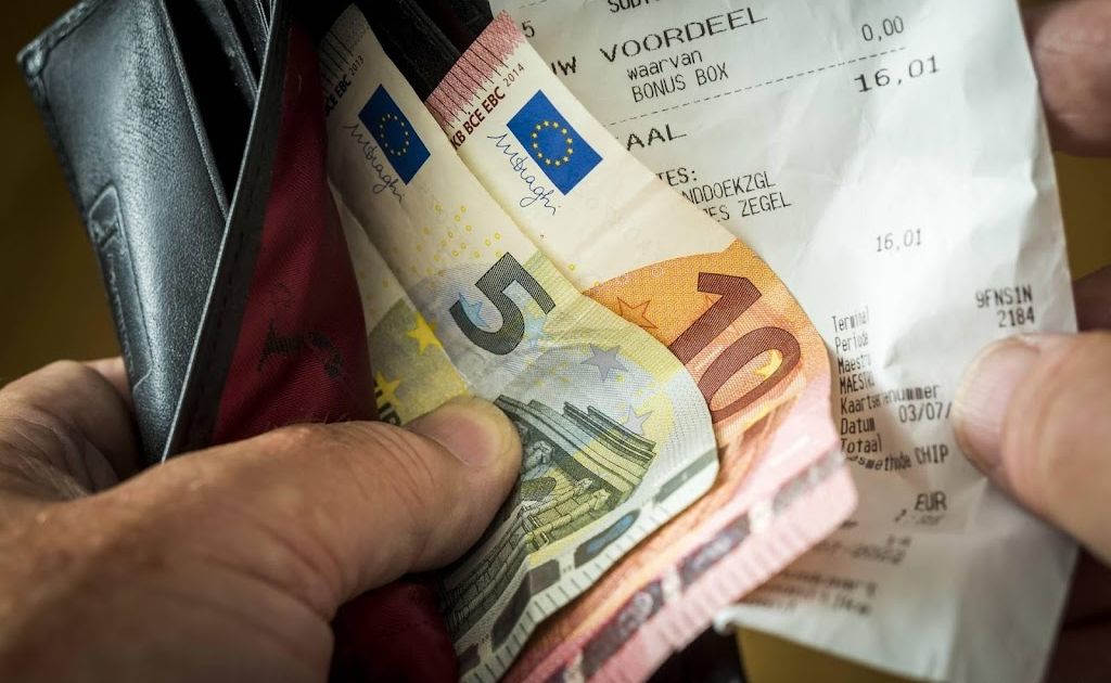 Nieuwe wet verplicht ondernemer contant geld aan te nemen