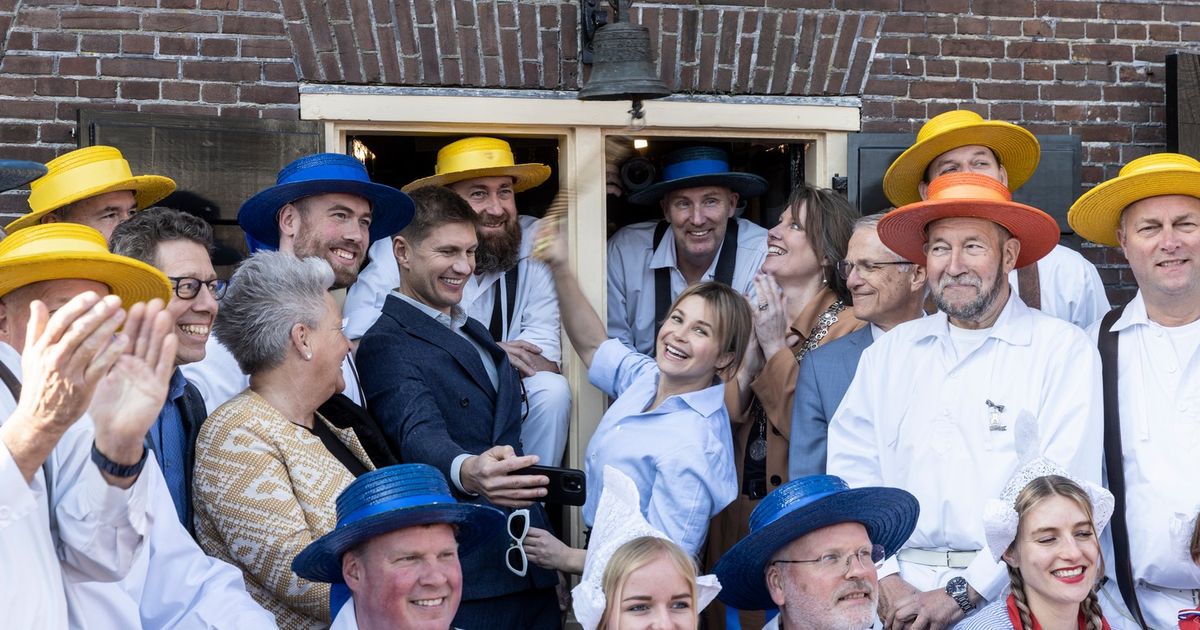 Eerste Kaasmarkt sinds 2 jaar geopend door Evgeniy Levchenko en ...