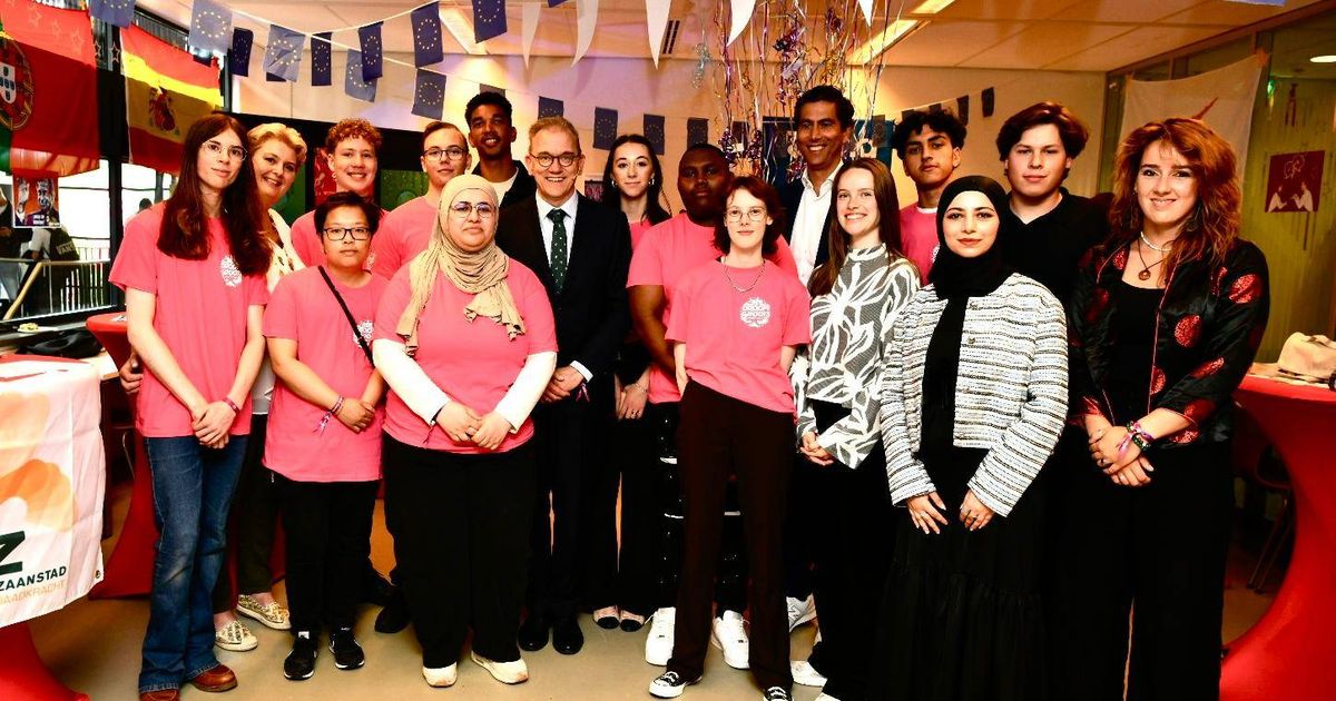 Onderwijsminister in gesprek met studenten Talland College