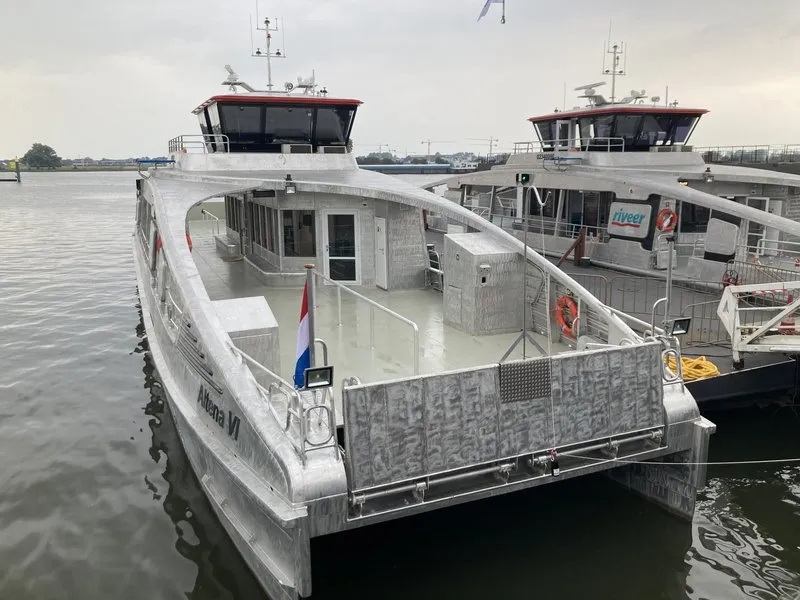 Nieuwe elektrische veerboten Altena VI en Gorinchem XII gedoopt