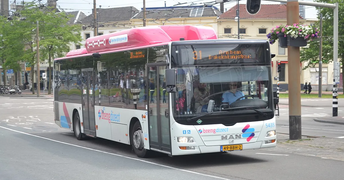 In- en uitchecken met de betaalpas of creditcard in bussen Arnhem en ...
