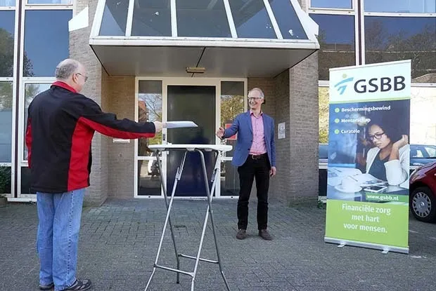 Gemeente en bewindvoerders werken samen om schulden terug te dringen.