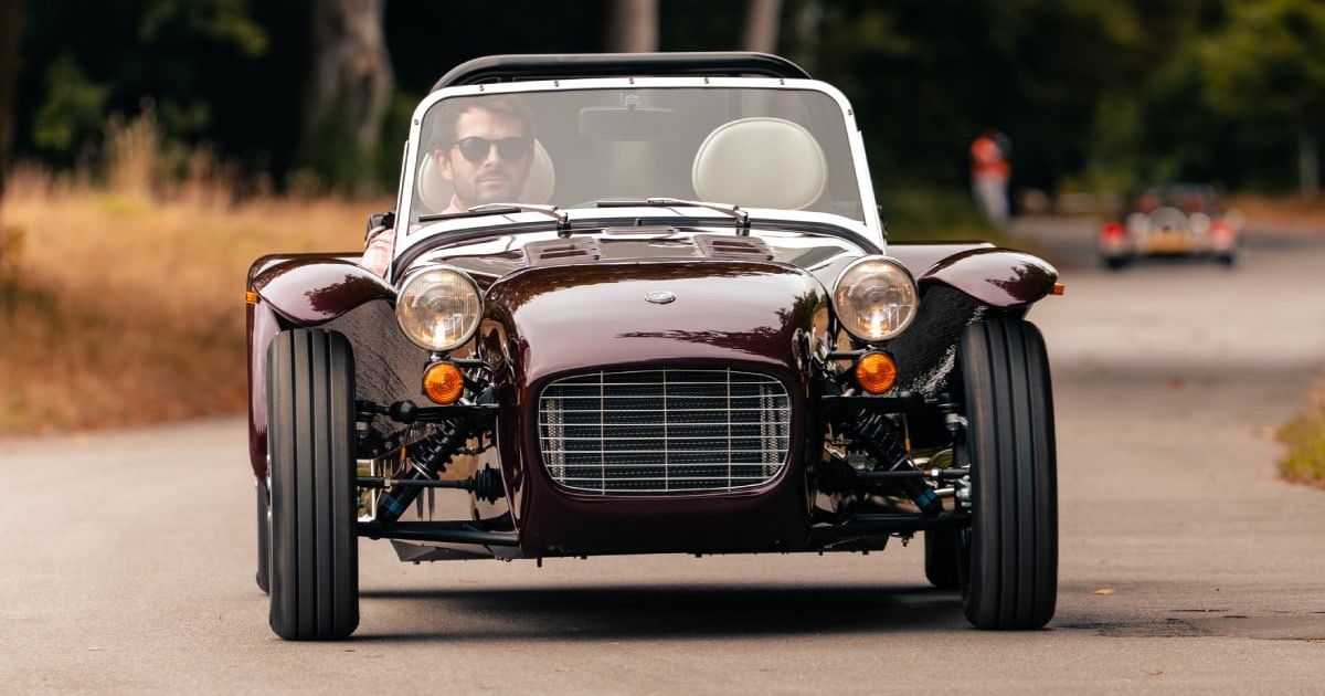 Caterham Super Seven 600 e 2000: motori, estetica, prezzi e disponibilità