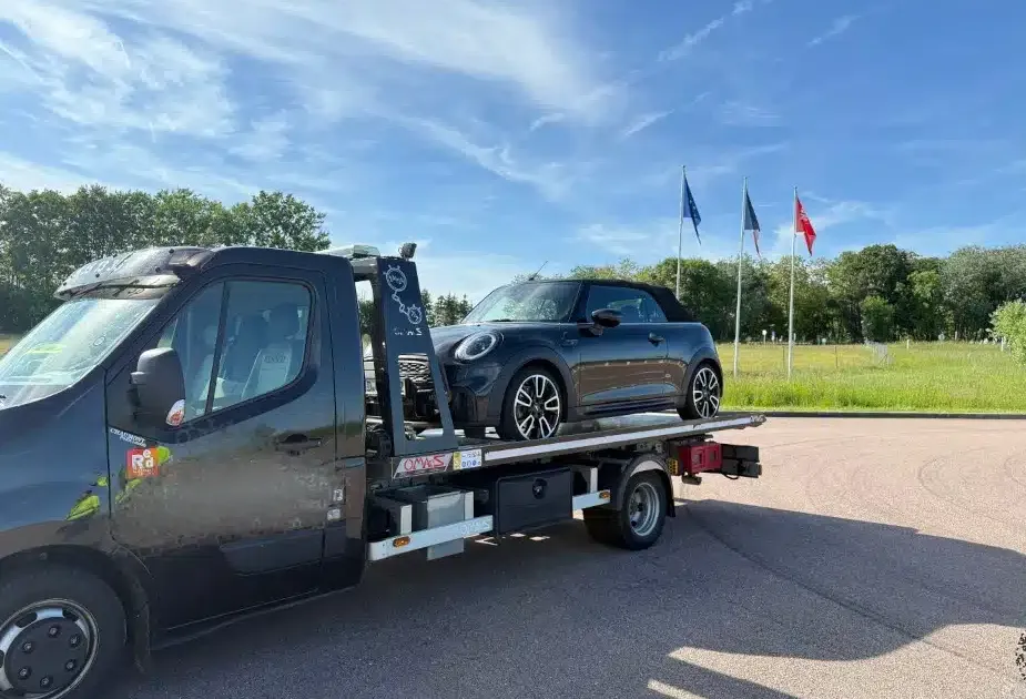 Mini Cooper S beccata a 219 km/h: la scusa è surreale