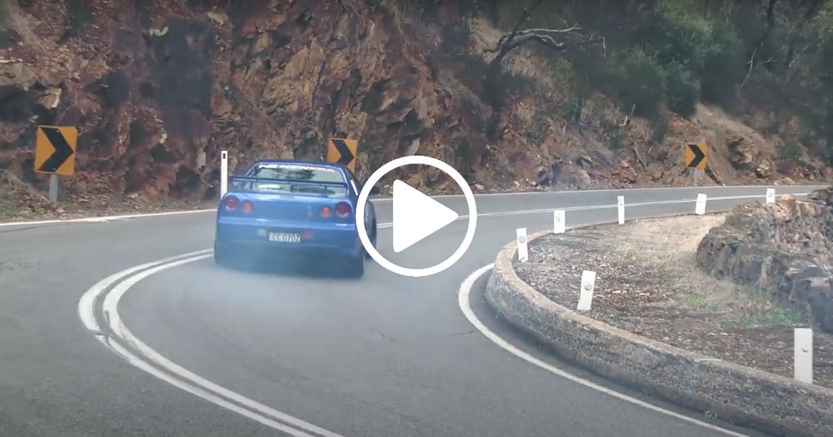 Nissan Skyline GT-R R34: brividi tra le curve [VIDEO]