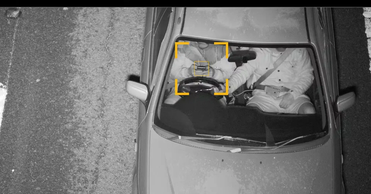È già operativa la telecamera che vede se usi il cellulare alla guida