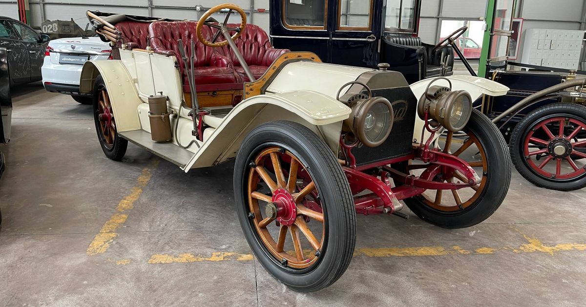 Un giorno in Stellantis Heritage Hub: 120 anni di Lancia con la 15-20 ...