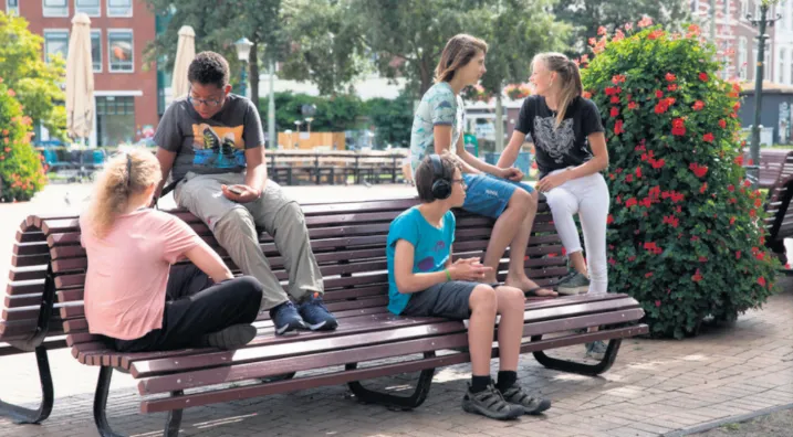 Hangjongeren en Overlast: Wat Kun Je Ertegen Doen?