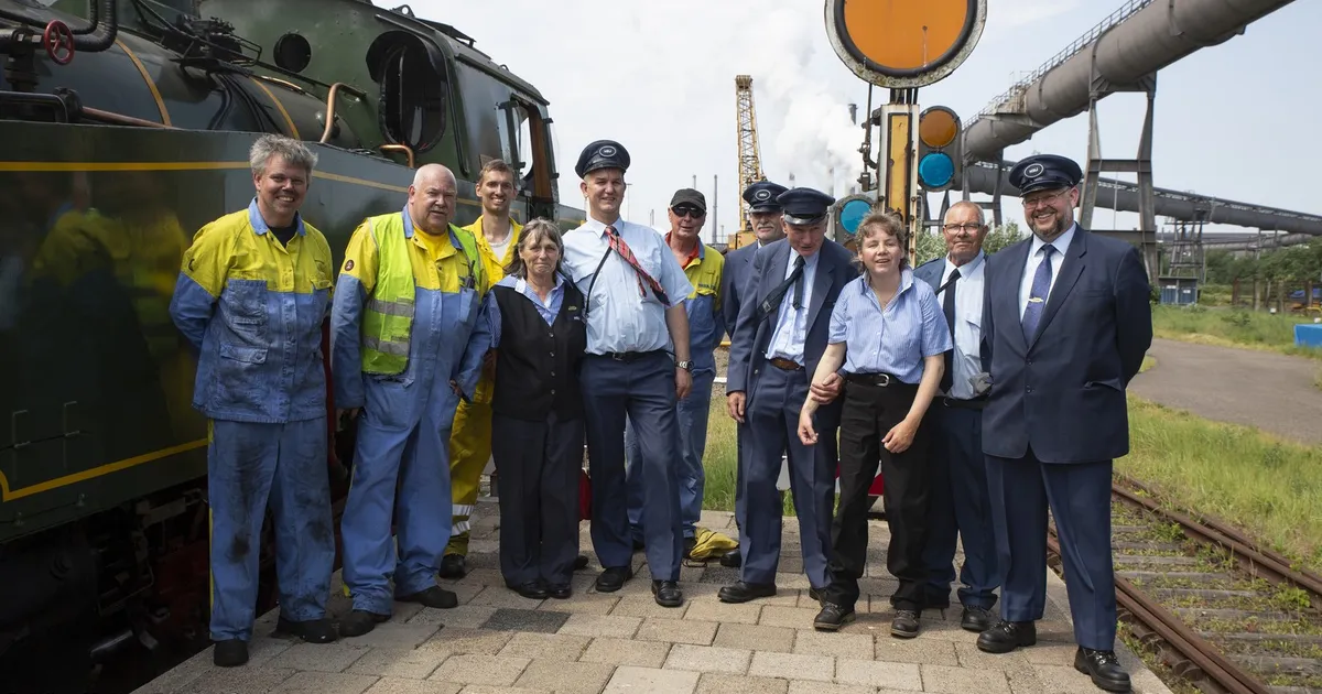 Met stoomtrein van ‘Hoogovens Stoom IJmuiden’ 75 jaar terug in de tijd