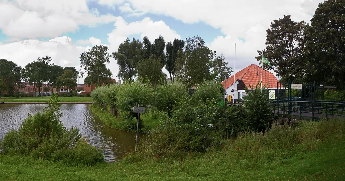 Hartekampgroep helpt 6000 bollen planten dierentuin Animal Farm
