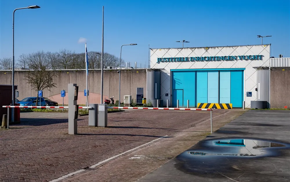 Berichten Taghi vanuit PI Vught aanleiding stilleggen berichtendienst ...