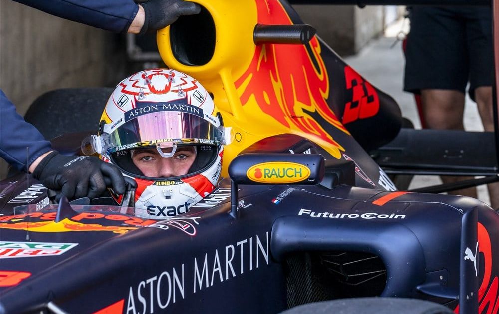 Max Verstappen deelt eerste klap uit en start pole position in Abu Dhabi