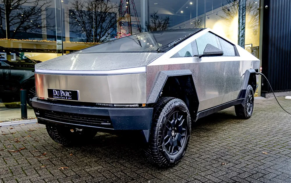 Tesla Cybertruck in Nederland binnen een dag verkocht aan Nederlandse ...