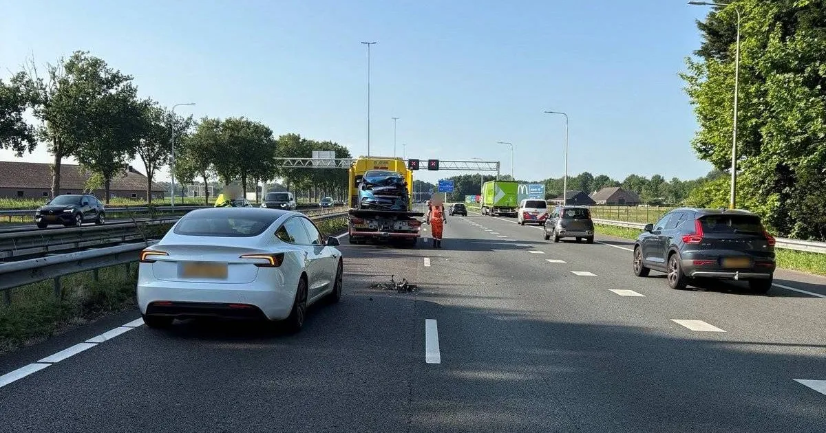 File en vertraging op A27 bij Oosterhout na ongeluk met meerdere voertuigen