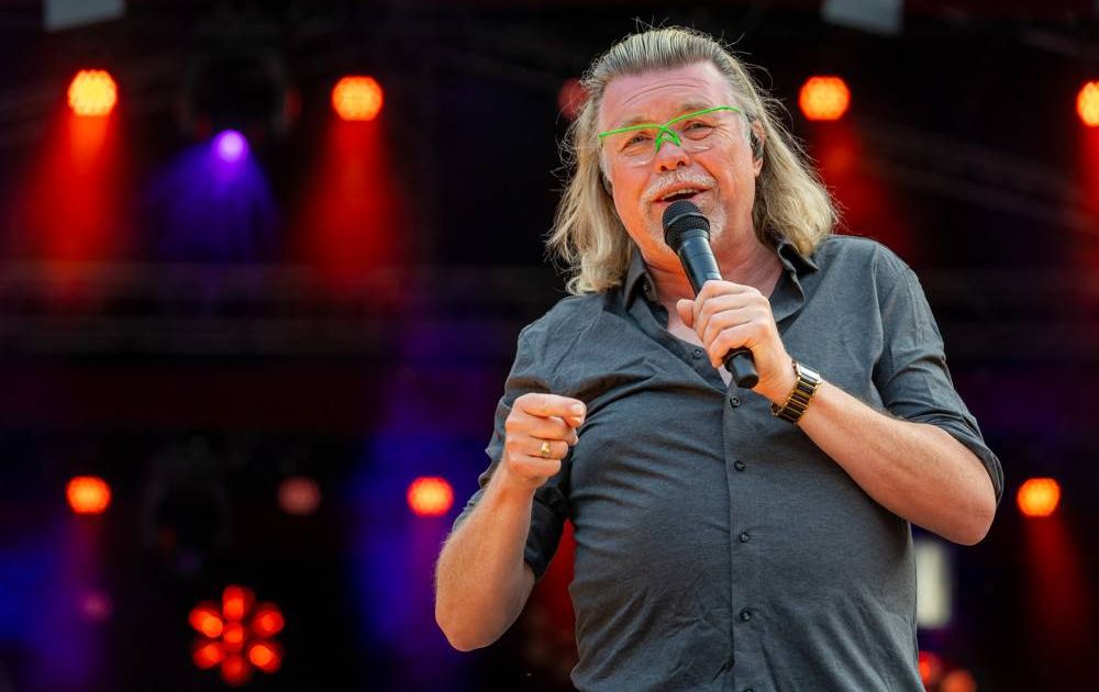 Volkszanger René Karst (59) onverwacht overleden