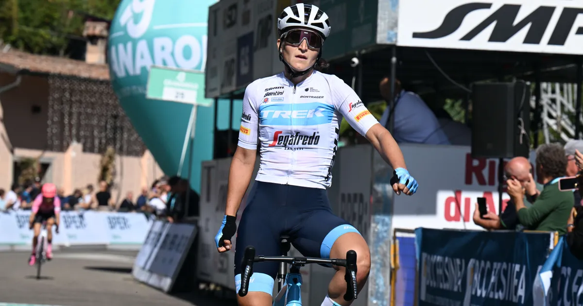 18-year old Izzy Sharp about her first contacts with Lidl-Trek and jump ...