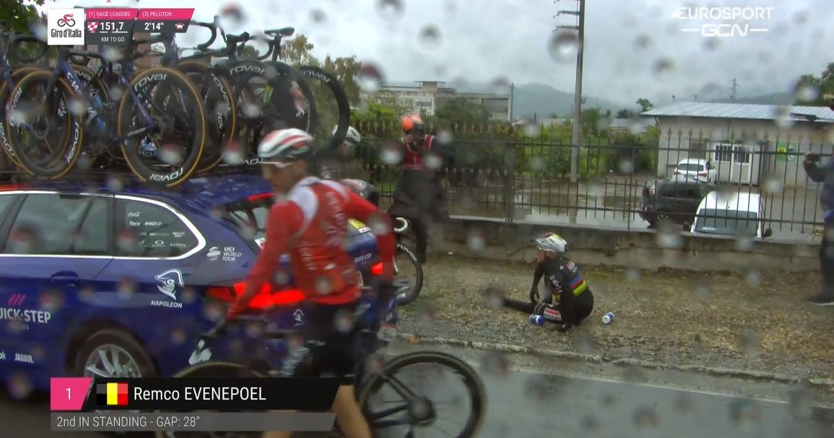 VIDEO: Dog causes crash at Giro d'Italia and Remco Evenepoel at risk of ...
