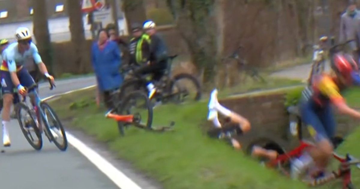 VIDEO: Kim Heiduk and Daan Hoole slide down river bank and narrowly ...