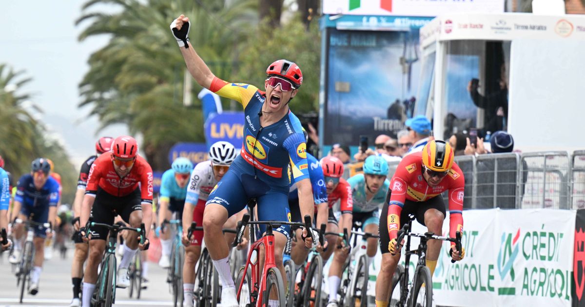 Renewi Tour | Jonathan Milan outsprints Jasper Philipsen once again to ...