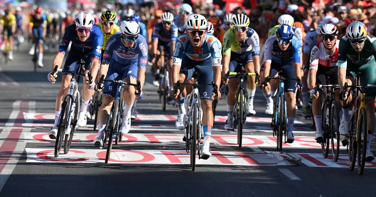 DSM renew with it's new star sprinter who beat Wout van Aert - "We’re ...