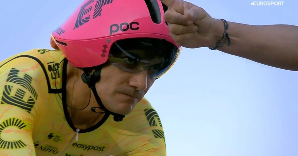 Richard Carapaz Pays Tribute to Late Compatriot Kevin Pozo