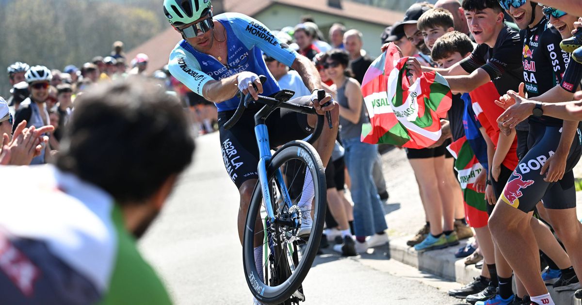 VIDEO: Insane wheelie on 20% slopes at Itzulia Basque Country