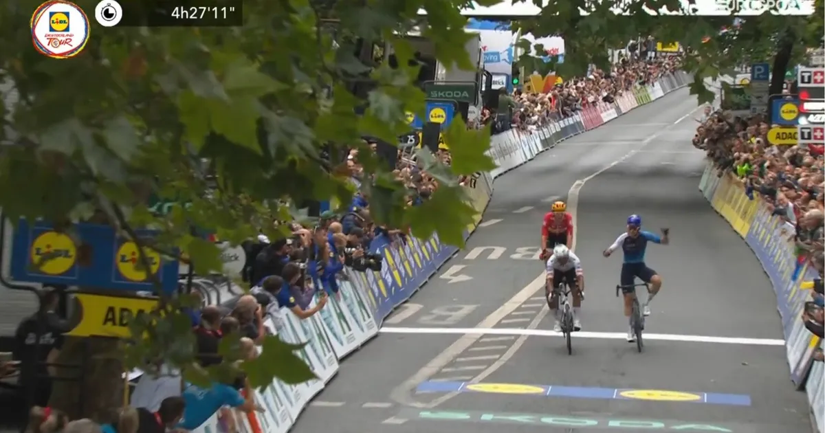 Jhonatan Narvaez punishes early celebration from Riley Sheehan to win dramatic Deutschland Tour ...