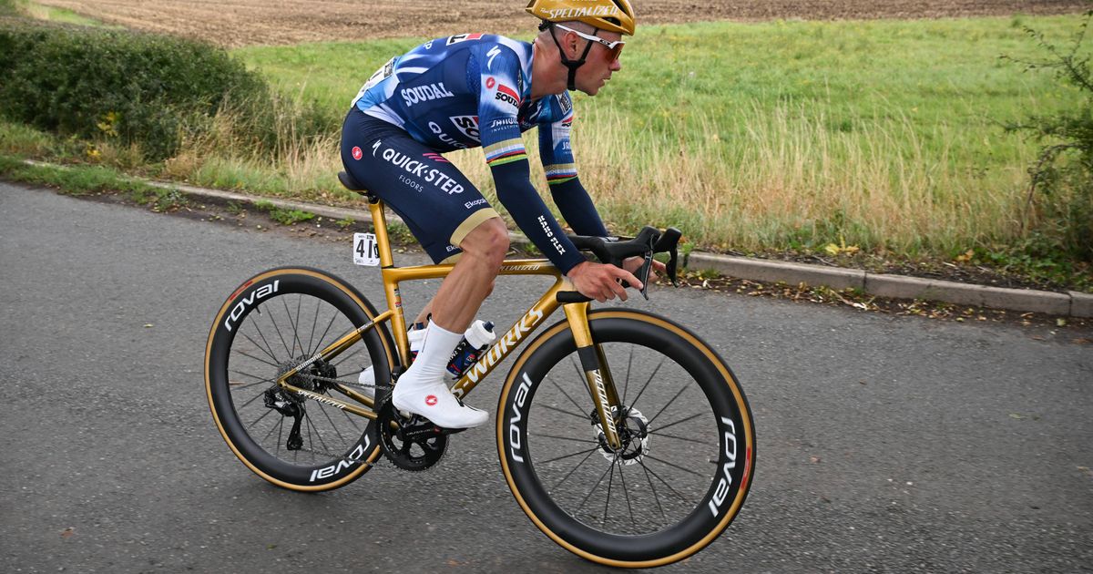 "If not for his manager, he would have stayed": Quick-Step doctor ...