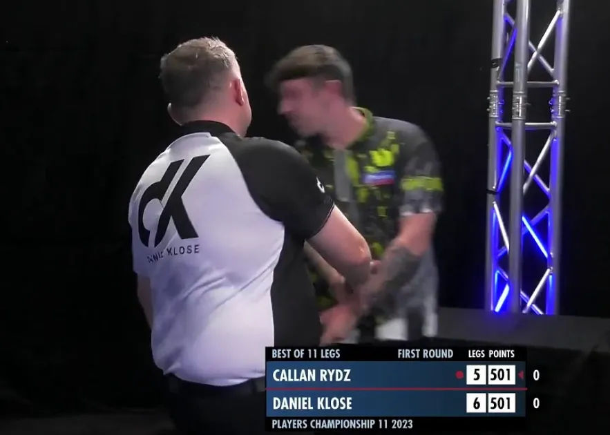 VIDEO: Callan Rydz ontvangt veel kritiek voor dit moment na duel met Daniel Klose