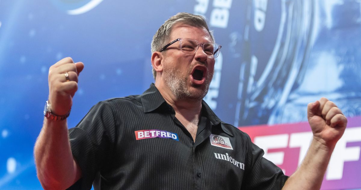 De ‘grijzemuis’ James Wade: al 21 jaar stil, saai en… briljant goed