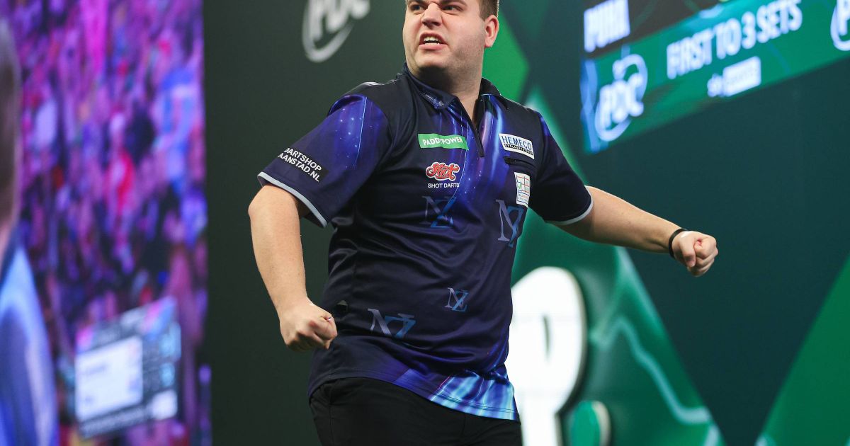WK Darts 2025 vrijdagmiddag: Eerste Nederlander naar tweede ronde ...