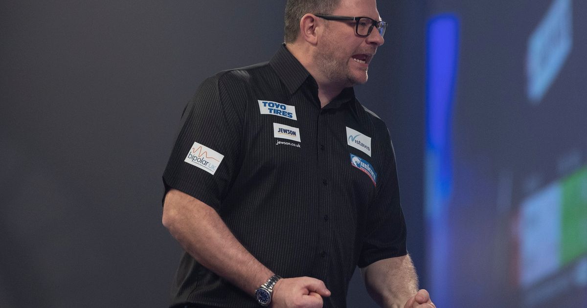 27 players claim nine-dart pin badges during PDC Awards
