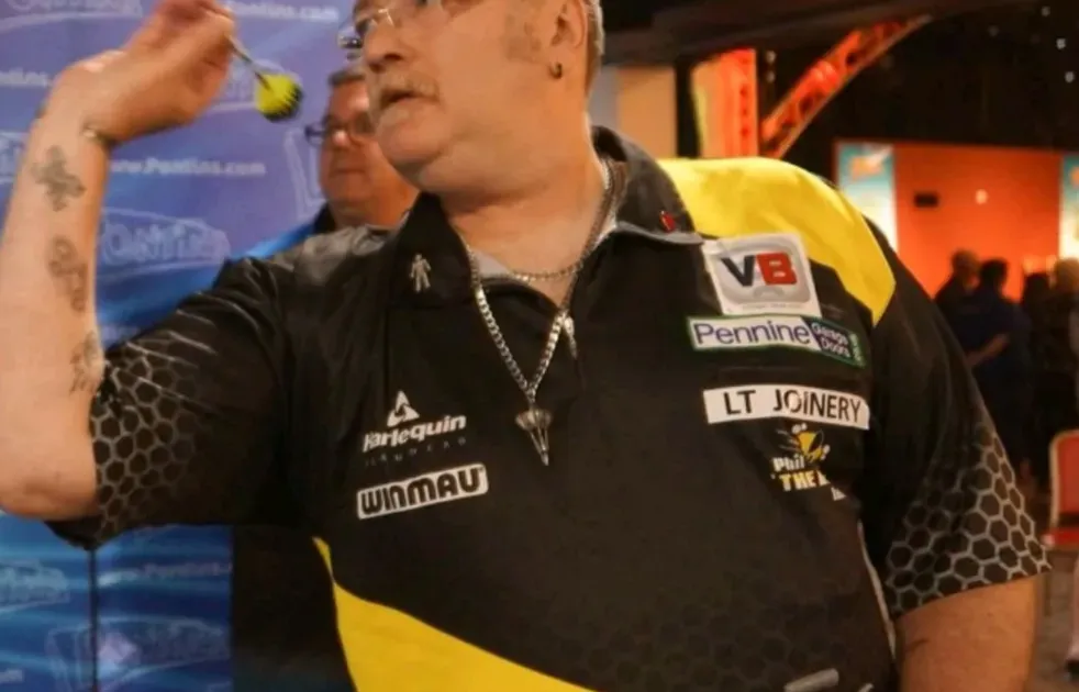 Paradarter Phil Lees finally makes England debut: "Not bad to finally achieve it at the age of 60"