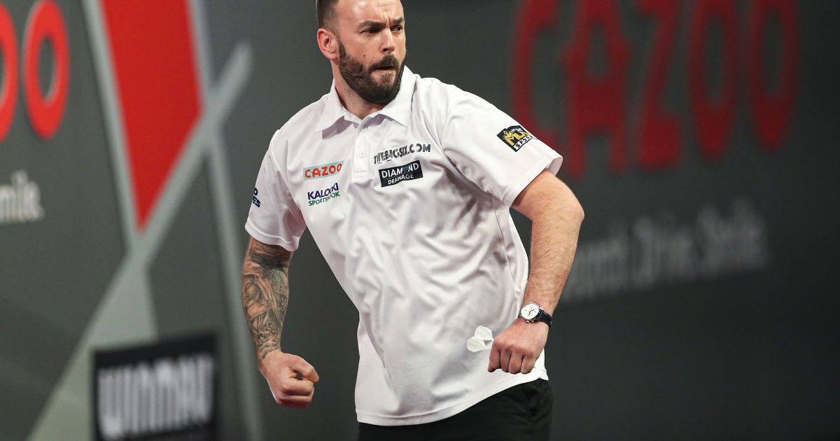 Reigning European Champion Ross Smith signs with Unicorn Darts
