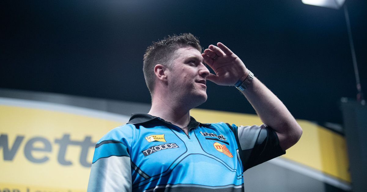 Gurney thrashes Humphries as Smith survives Pietreczko scare at ...