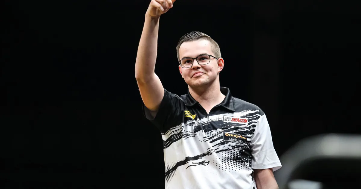 Van Veen has relationship with sister of fellow darter: "He still gets ...