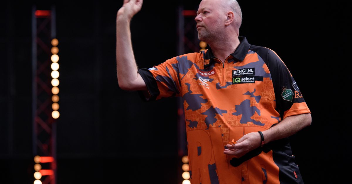 Brilliant Barney: Raymond van Barneveld opens PDC World Darts ...