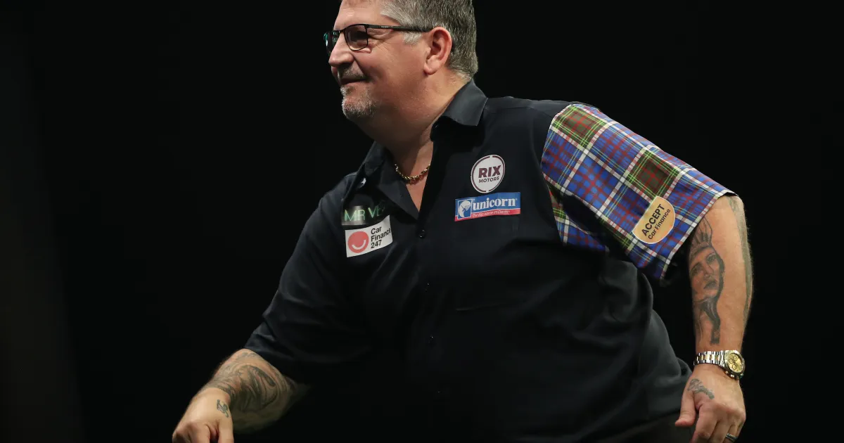 Glorious Gary Anderson seals Grand Slam of Darts Quarter-Final spot ...