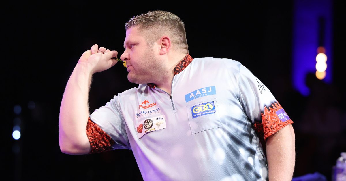 Hillbilly rolls into MVG clash: James Hurrell thrashes Jim Long on ...
